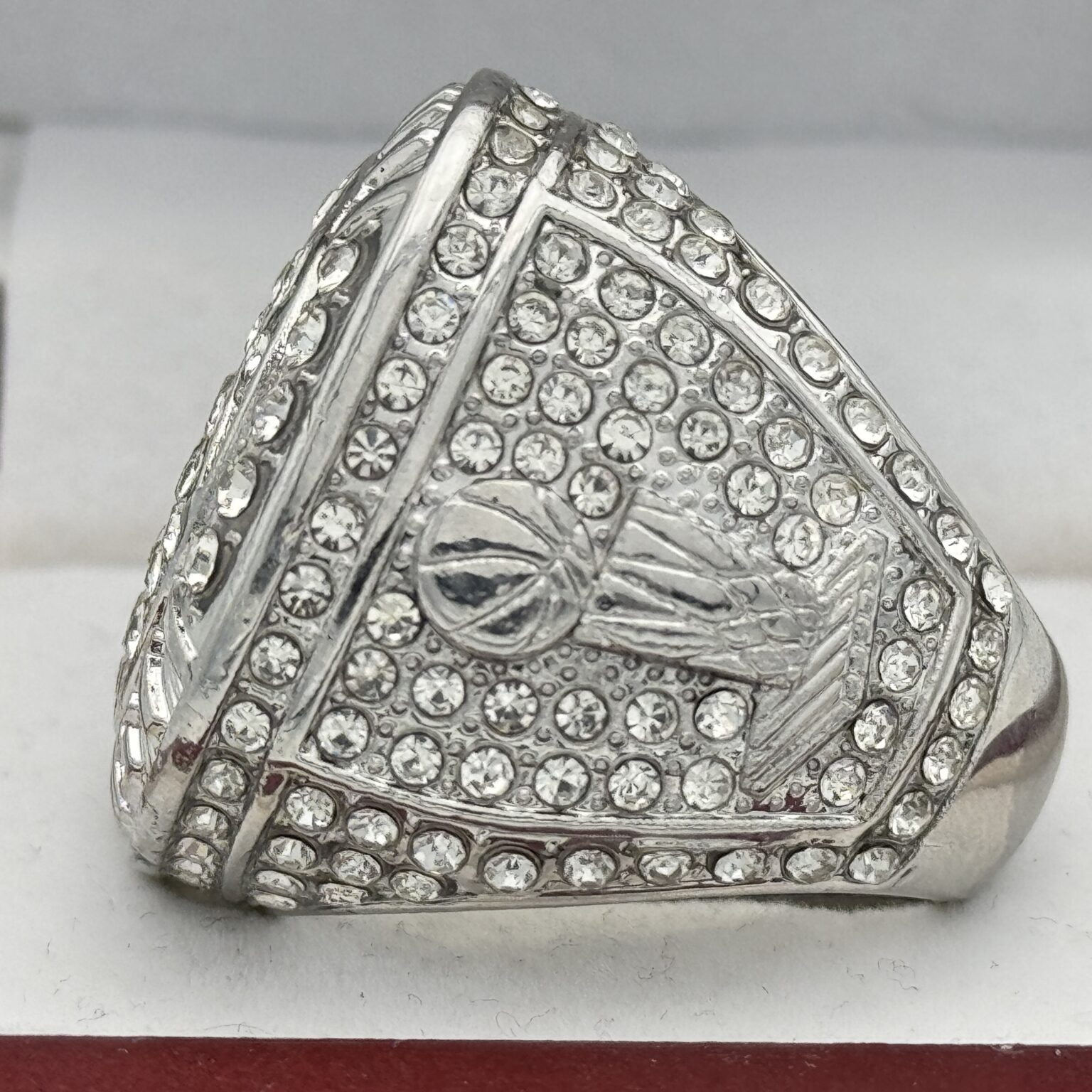 BASKETBALL RINGS - Championship Rings, Medals & Awards